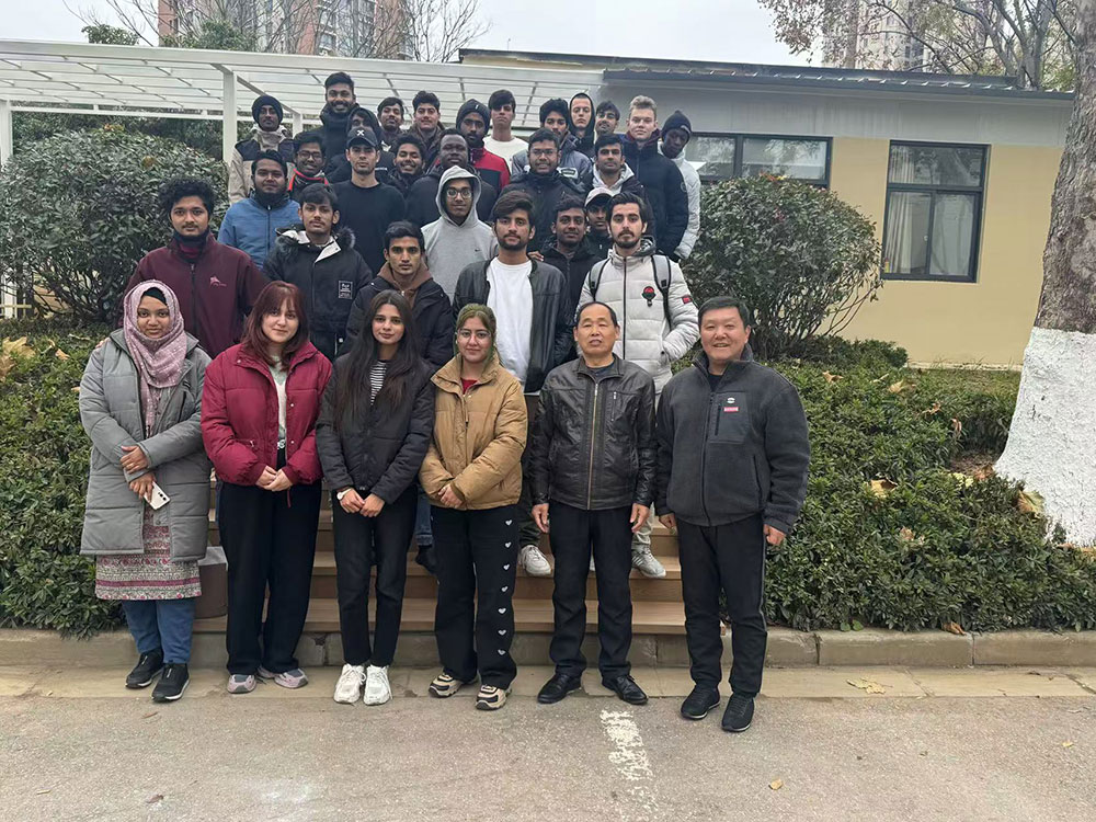 International Students Took a Group Photo with Dorm Supervisors-金陵科技学院 ...